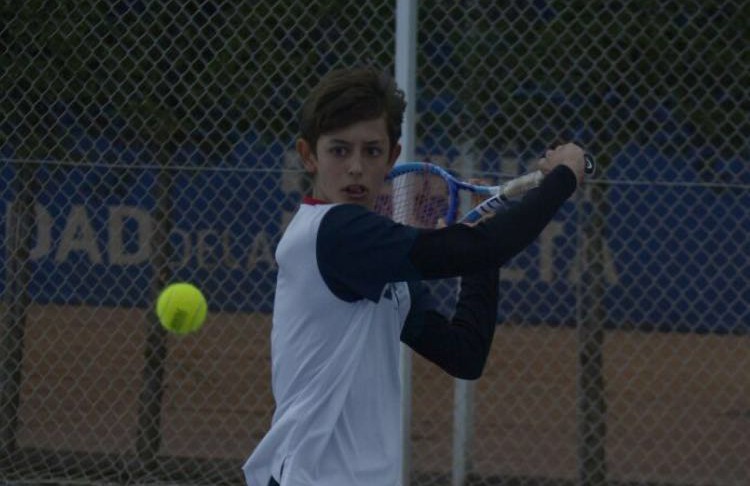 Una semana más de pretemporada en nuestra Escuela de Tenis del UCJC ...