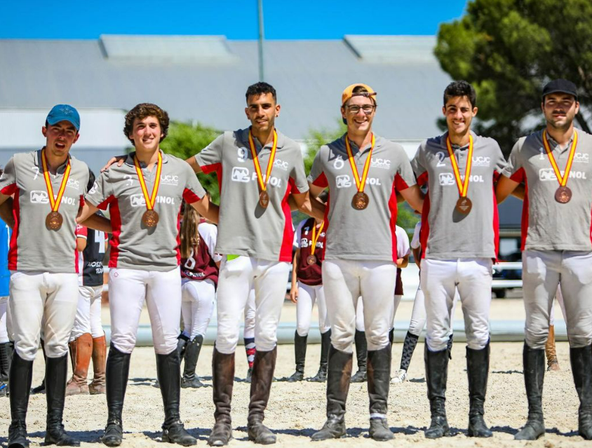 El equipo de Horseball del UCJC Sports Club Pro Elite Mixto medalla de ...