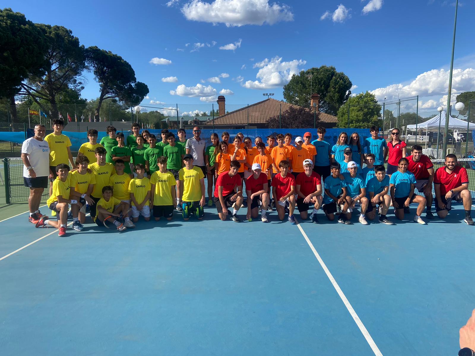 Triangular de tenis celebrado en el UCJC Sports Club el 29 de abril ...